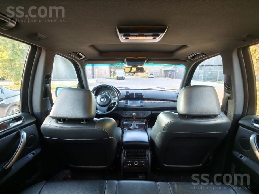 Grey BMW X5 2001 in Riga, with an engine capacity of 4.40 L and mileage of 365 thousand km for 4400 €, photo 9 on AUTOMOTO.COM.LV