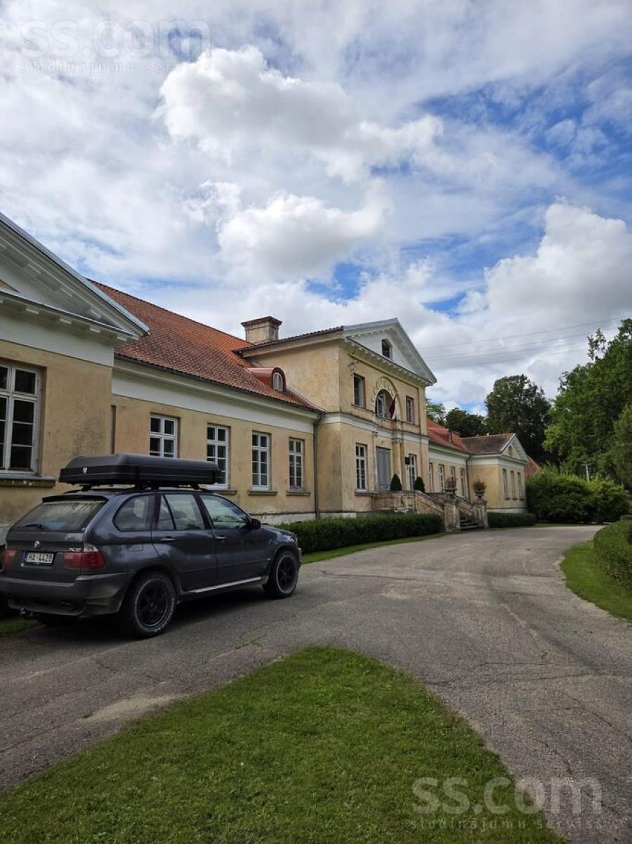 Grey BMW X5 2001 in Riga, with an engine capacity of 4.40 L and mileage of 365 thousand km for 4400 €, photo 10 on AUTOMOTO.COM.LV