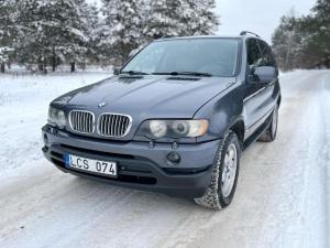 Pelēks BMW X5 2002 Viļņa, ar dzinēja tilpumu 2.93 L un nobraukumu 370 tūkst. km par 3100 €, foto  vietnē AUTOMOTO.COM.LV