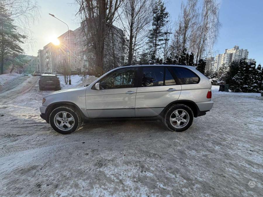 Grey BMW X5 2002 in Vilnius, with an engine capacity of 2.93 L and mileage of 309 thousand km for 2700 €, photo 3 on AUTOMOTO.COM.LV