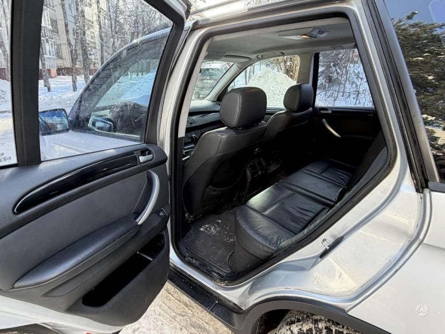 Grey BMW X5 2002 in Vilnius, with an engine capacity of 2.93 L and mileage of 309 thousand km for 2700 €, photo 19 on AUTOMOTO.COM.LV
