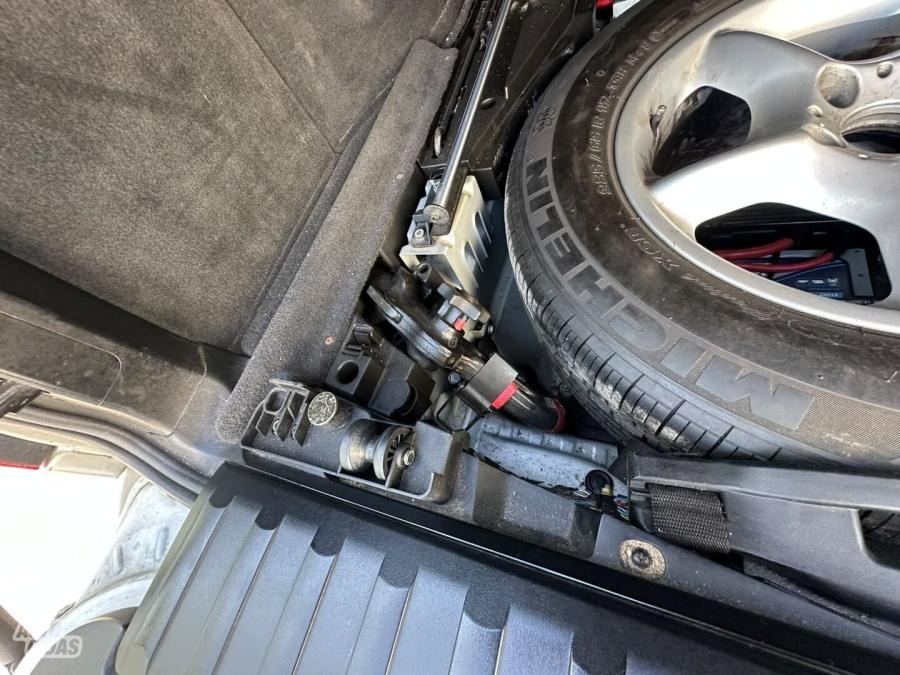 Grey BMW X5 2002 in Kaunas, with an engine capacity of 3.00 L and mileage of 0 thousand km for 2350 €, photo 32 on AUTOMOTO.COM.LV