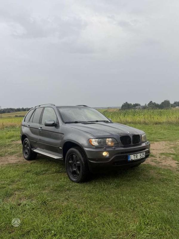 Grey BMW X5 2002 in Vilnius, with an engine capacity of 2.93 L and mileage of 301 thousand km for 1050 €, photo 1 on AUTOMOTO.COM.LV