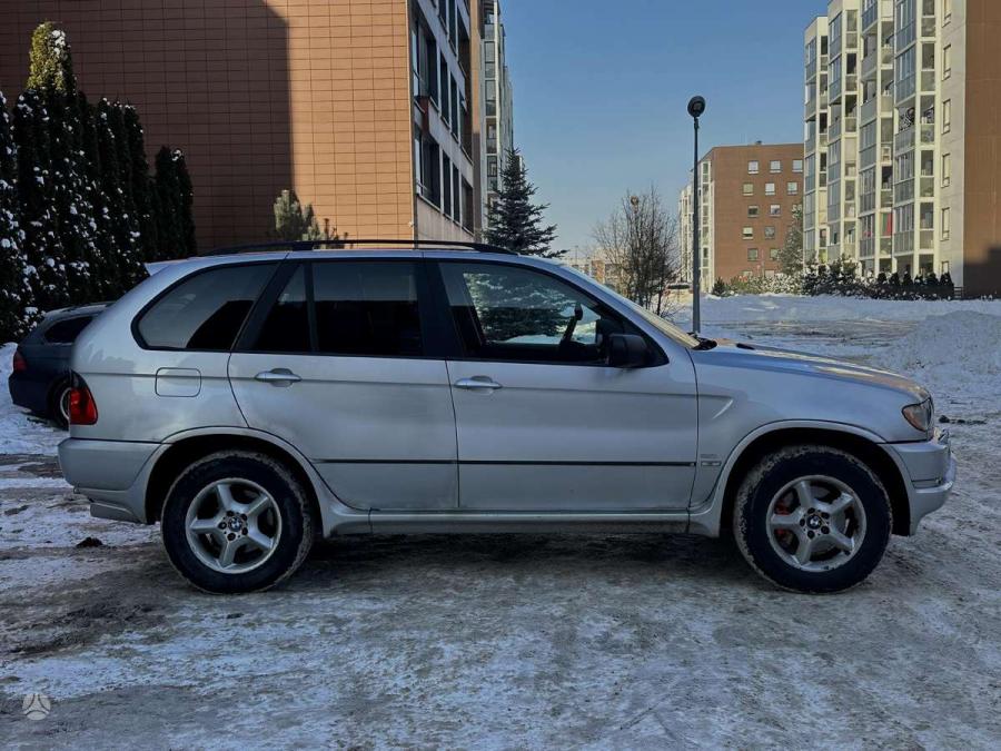 Grey BMW X5 2003 in Vilnius, with an engine capacity of 2.99 L and mileage of 442 thousand km for 2800 €, photo 5 on AUTOMOTO.COM.LV