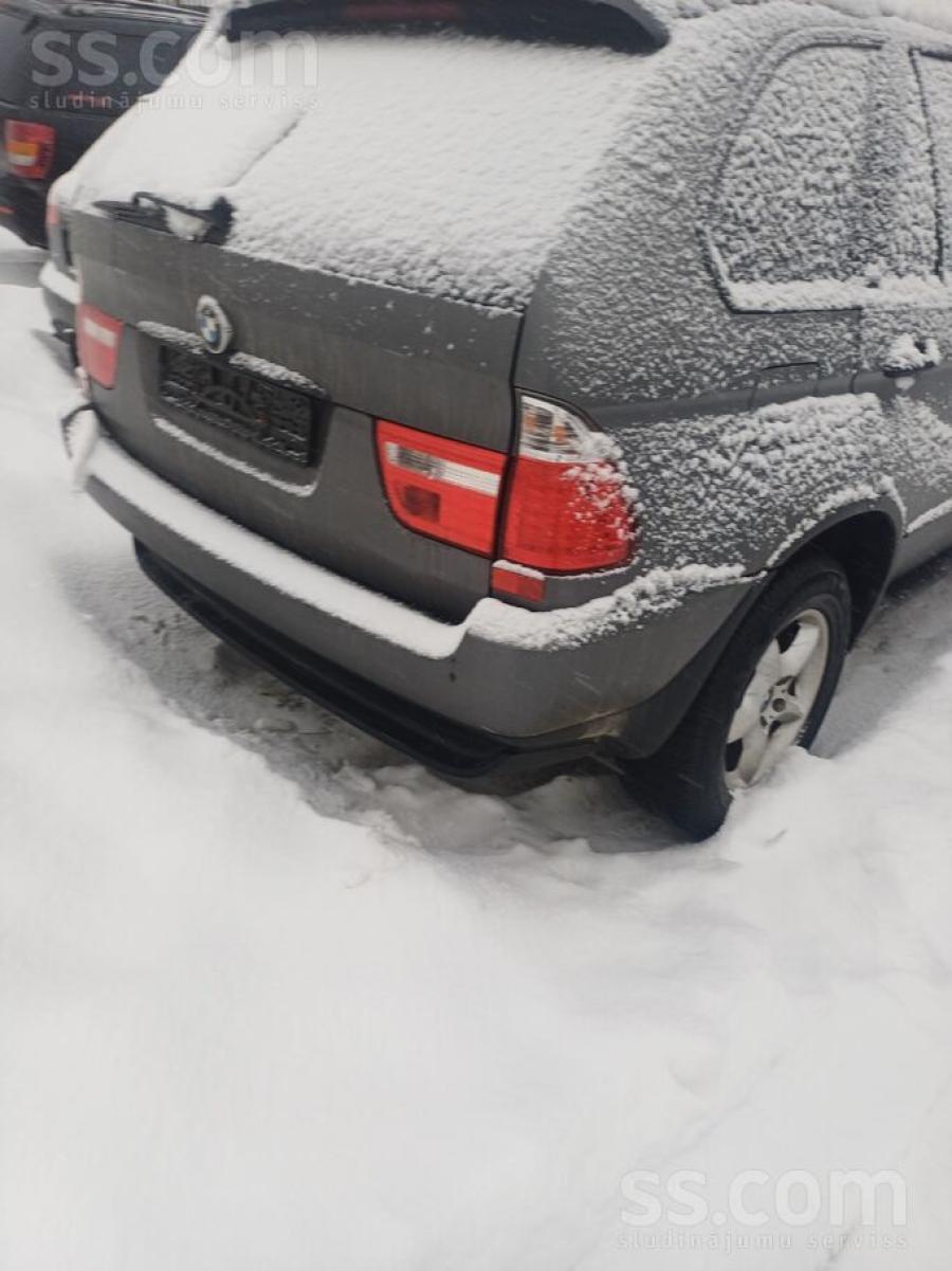 Grey BMW X5 2003 in Riga, with an engine capacity of 3.00 L and mileage of 290 thousand km for 3500 €, photo 1 on AUTOMOTO.COM.LV
