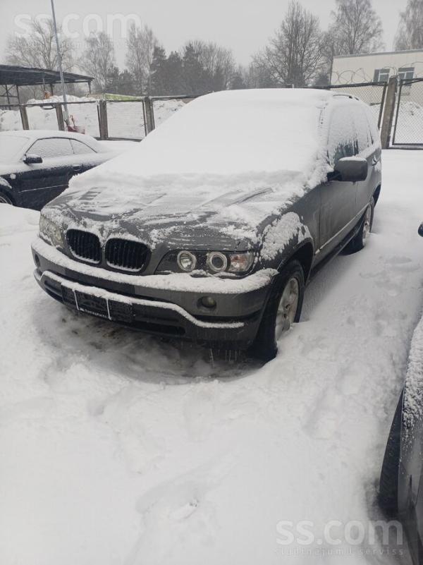 Grey BMW X5 2003 in Riga, with an engine capacity of 3.00 L and mileage of 290 thousand km for 3500 €, photo 3 on AUTOMOTO.COM.LV