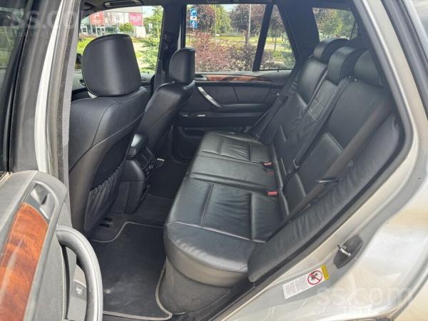 Grey BMW X5 2003 in Riga, with an engine capacity of 3.00 L and mileage of 323 thousand km for 6000 €, photo 5 on AUTOMOTO.COM.LV