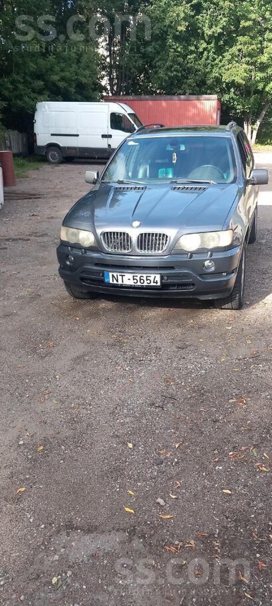 Grey BMW X5 2003 in Saldus, with an engine capacity of 3.00 L and mileage of 317 thousand km for 2500 €, photo 4 on AUTOMOTO.COM.LV