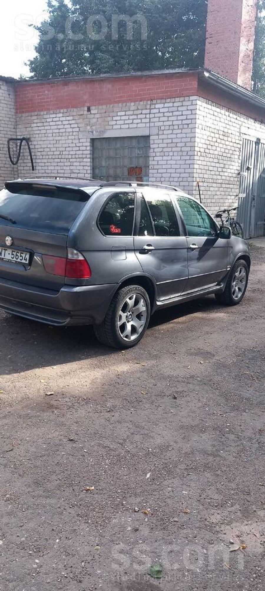 Grey BMW X5 2003 in Saldus, with an engine capacity of 3.00 L and mileage of 317 thousand km for 2500 €, photo 5 on AUTOMOTO.COM.LV