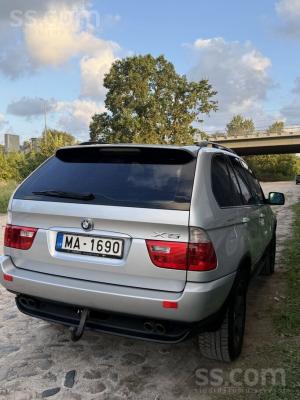 Pelēks BMW X5 2003 Rīga, ar dzinēja tilpumu 4.40 L un nobraukumu 370 tūkst. km par 4300 €, foto 3 vietnē AUTOMOTO.COM.LV