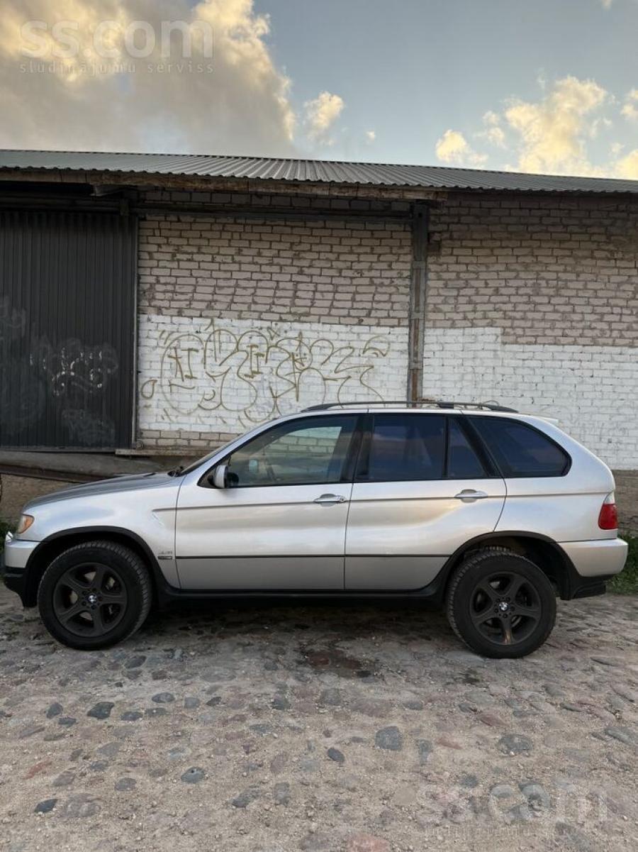 Pelēks BMW X5 2003 Rīga, ar dzinēja tilpumu 4.40 L un nobraukumu 370 tūkst. km par 4300 €, foto 4 vietnē AUTOMOTO.COM.LV