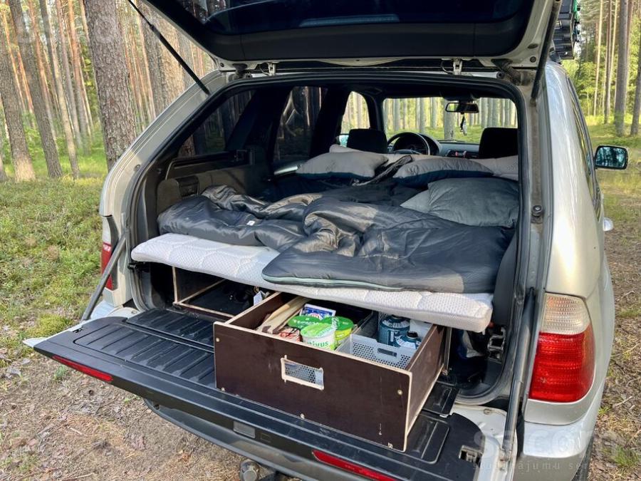 Grey BMW X5 2004 in Valmiera, with an engine capacity of 3.00 L and mileage of 389 thousand km for 4900 €, photo 6 on AUTOMOTO.COM.LV
