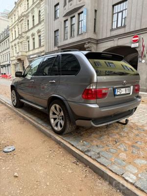 Grey BMW X5 2004 in Riga, with an engine capacity of 3.00 L and mileage of 421 thousand km for 6500 €, photo 5 on AUTOMOTO.COM.LV