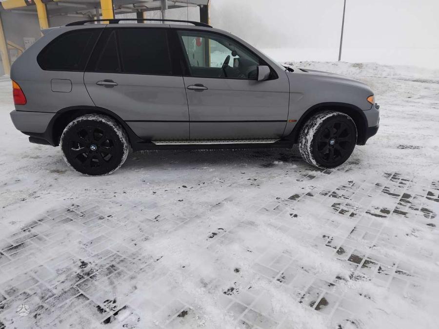 Grey BMW X5 2004 in Sirvintos, with an engine capacity of 2.99 L and mileage of 196 thousand km for 5000 €, photo 3 on AUTOMOTO.COM.LV