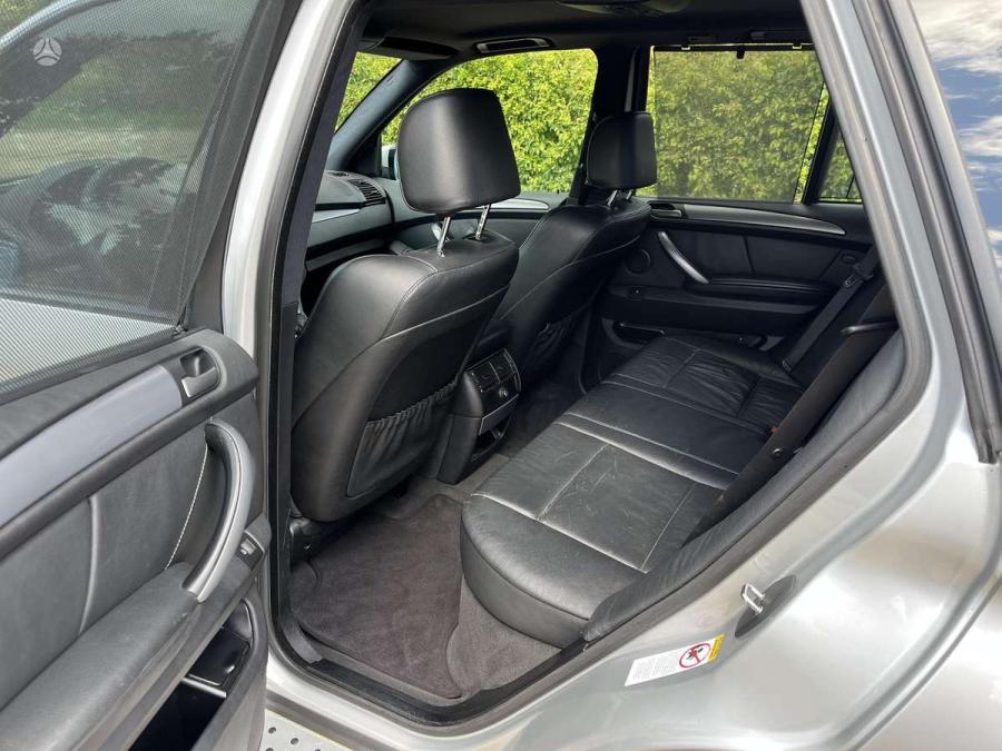 Grey BMW X5 2004 in Vilnius, with an engine capacity of 2.99 L and mileage of 411 thousand km for 5350 €, photo 27 on AUTOMOTO.COM.LV
