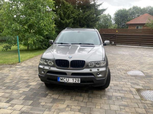 Pelēks BMW X5 2004 Viļņa, ar dzinēja tilpumu 2.99 L un nobraukumu 282 tūkst. km par 5500 €, foto 1 vietnē AUTOMOTO.COM.LV
