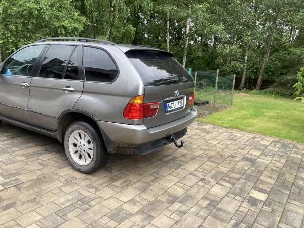 Pelēks BMW X5 2004 Viļņa, ar dzinēja tilpumu 2.99 L un nobraukumu 282 tūkst. km par 5500 €, foto 3 vietnē AUTOMOTO.COM.LV