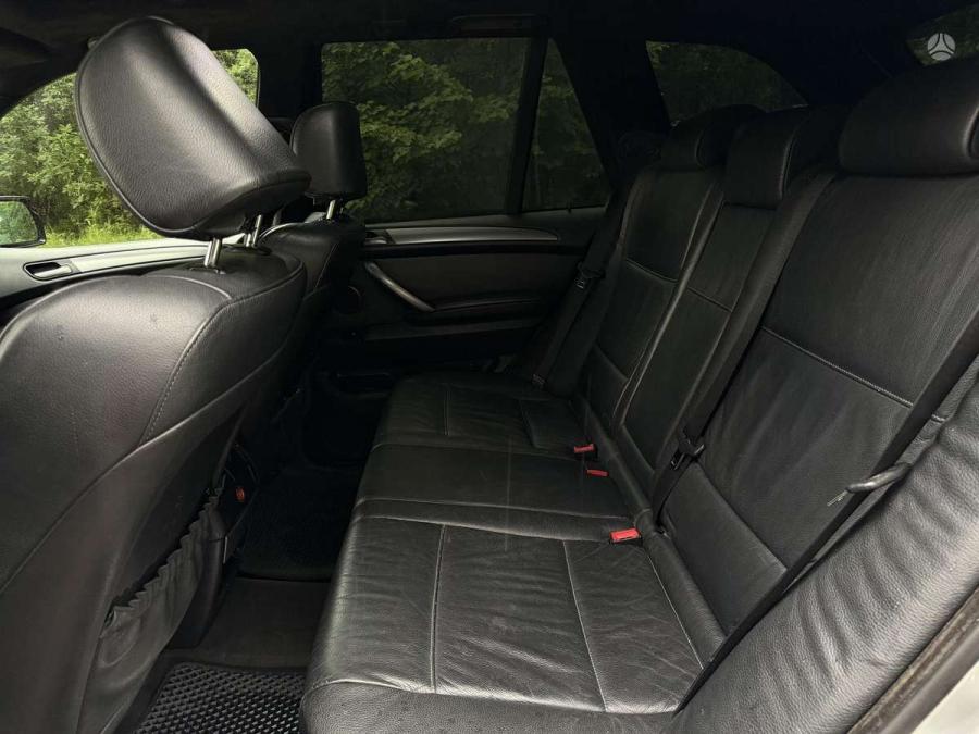 Grey BMW X5 2004 in Vilnius, with an engine capacity of 0.00 L and mileage of 391 thousand km for 4750 €, photo 11 on AUTOMOTO.COM.LV