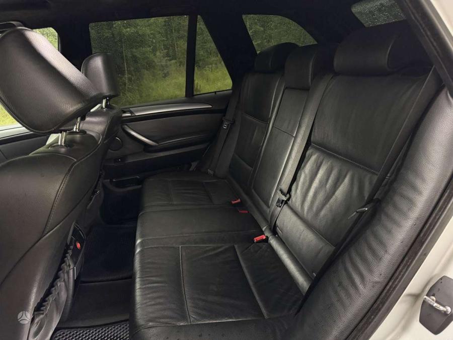 Grey BMW X5 2004 in Vilnius, with an engine capacity of 0.00 L and mileage of 391 thousand km for 4750 €, photo 13 on AUTOMOTO.COM.LV