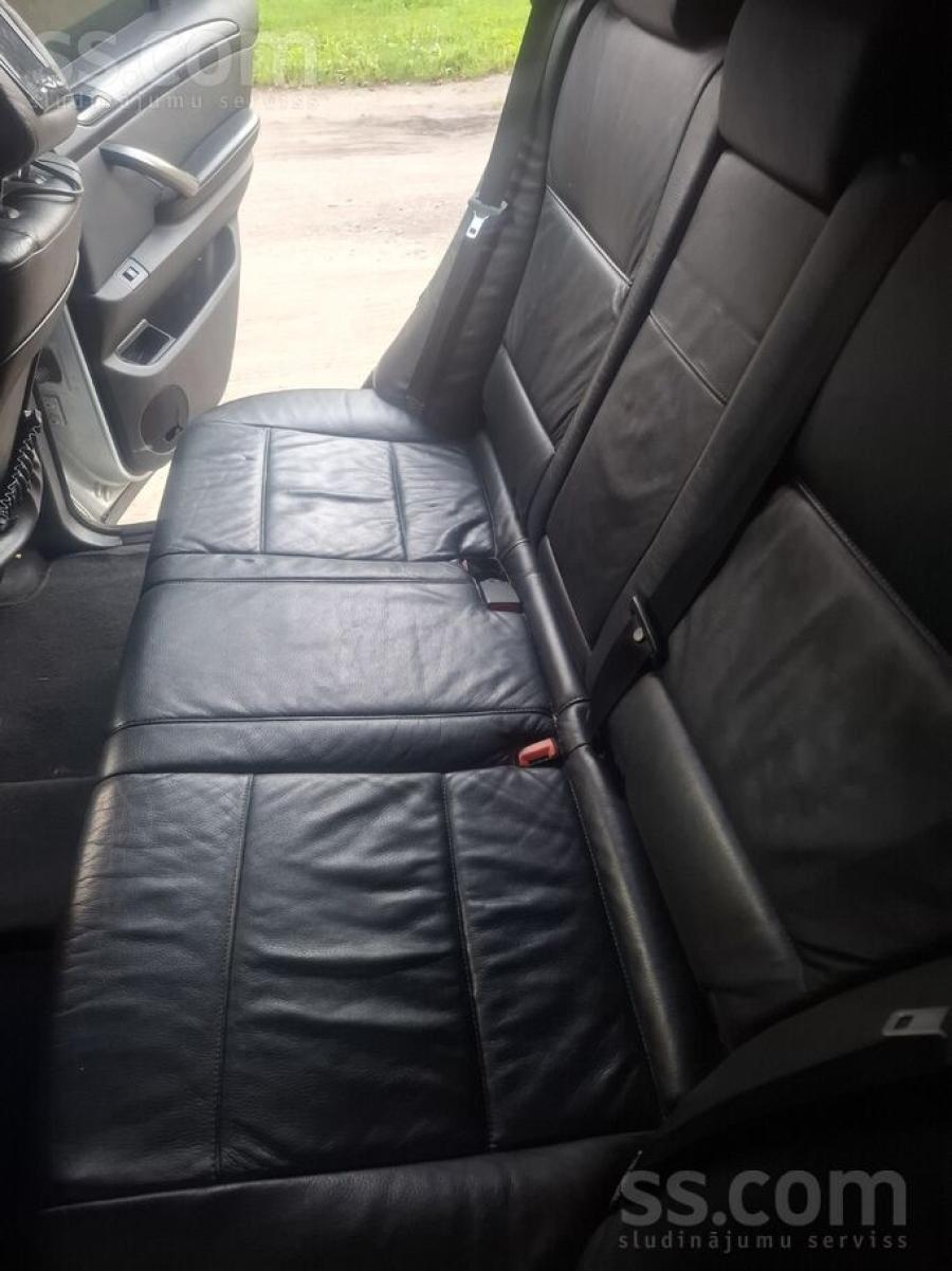Grey BMW X5 2004 in Riga, with an engine capacity of 3.00 L and mileage of 305 thousand km for 3100 €, photo 4 on AUTOMOTO.COM.LV