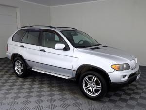 Pelēks BMW X5 2004 Tallina, ar dzinēja tilpumu 3.00 L un nobraukumu 427 tūkst. km par 2599 €, foto  vietnē AUTOMOTO.COM.LV