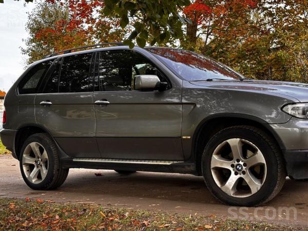 BMW X5 2004 in Rezekne on AUTOMOTO.COM.LV Grey BMW X5 2004 in Rezekne, with an engine capacity of 3.00 L and mileage of 302 thousand km for 4500 €, photo 4 on AUTOMOTO.COM.LV