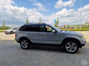 Grey BMW X5 2005 in Vilnius, with an engine capacity of 3.00 L and mileage of 237 thousand km for 5999 €, photo 8 on AUTOMOTO.COM.LV