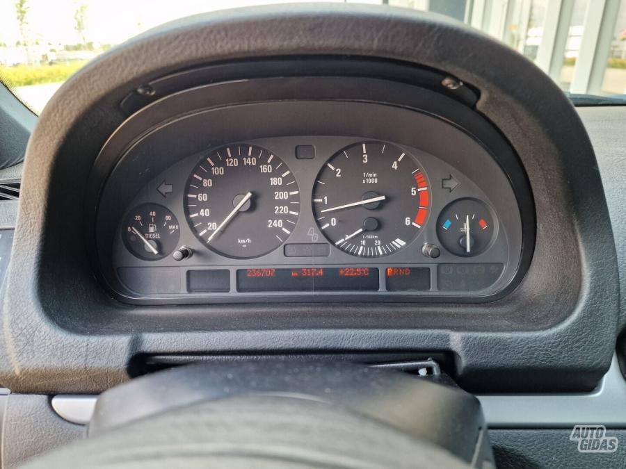 Grey BMW X5 2005 in Vilnius, with an engine capacity of 3.00 L and mileage of 237 thousand km for 5999 €, photo 16 on AUTOMOTO.COM.LV