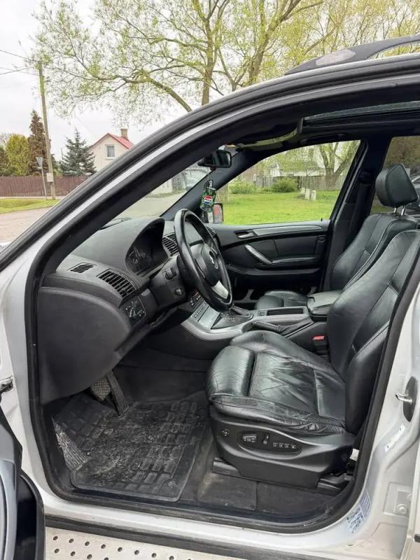Grey BMW X5 2005 in Ventspils, with an engine capacity of 3.00 L and mileage of 476 thousand km for 3800 €, photo 9 on AUTOMOTO.COM.LV