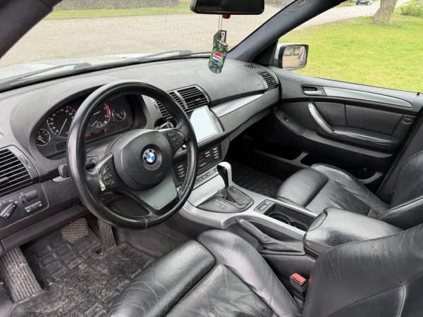 Grey BMW X5 2005 in Ventspils, with an engine capacity of 3.00 L and mileage of 476 thousand km for 3800 €, photo 10 on AUTOMOTO.COM.LV