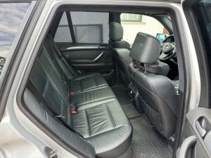 Grey BMW X5 2005 in Riga, with an engine capacity of 3.00 L and mileage of 395 thousand km for 6900 €, photo 6 on AUTOMOTO.COM.LV