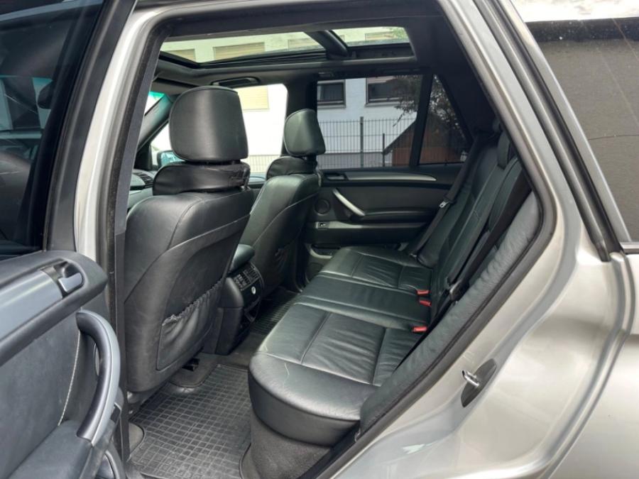 Grey BMW X5 2005 in Riga, with an engine capacity of 3.00 L and mileage of 395 thousand km for 6900 €, photo 8 on AUTOMOTO.COM.LV