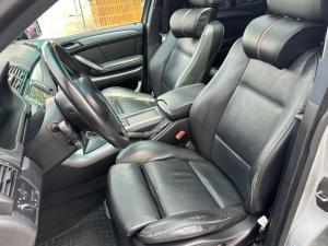 Grey BMW X5 2005 in Riga, with an engine capacity of 3.00 L and mileage of 395 thousand km for 6900 €, photo 12 on AUTOMOTO.COM.LV