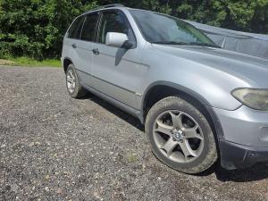 Pelēks BMW X5 2005 Viļņa, ar dzinēja tilpumu 3.00 L un nobraukumu 379 tūkst. km par 3100 €, foto 7 vietnē AUTOMOTO.COM.LV