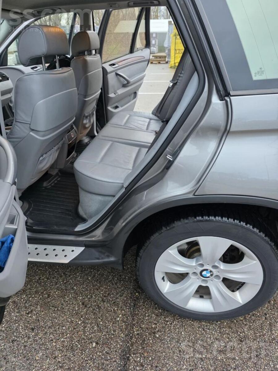 Grey BMW X5 2006 in Riga, with an engine capacity of 3.00 L and mileage of 240 thousand km for 6100 €, photo 12 on AUTOMOTO.COM.LV