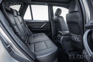 Grey BMW X5 2006 in Riga, with an engine capacity of 3.00 L and mileage of 345 thousand km for 5990 €, photo 14 on AUTOMOTO.COM.LV