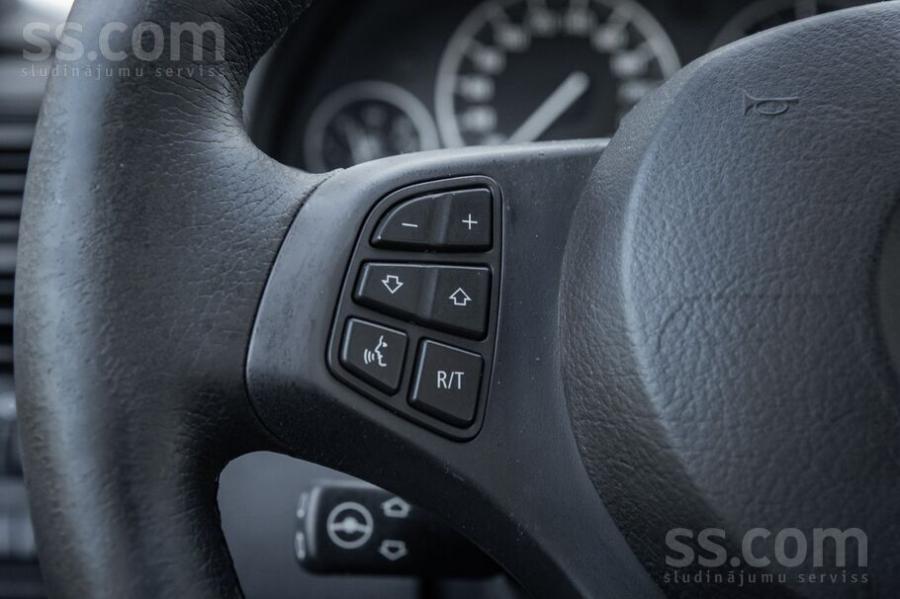 Grey BMW X5 2006 in Riga, with an engine capacity of 3.00 L and mileage of 345 thousand km for 5990 €, photo 17 on AUTOMOTO.COM.LV