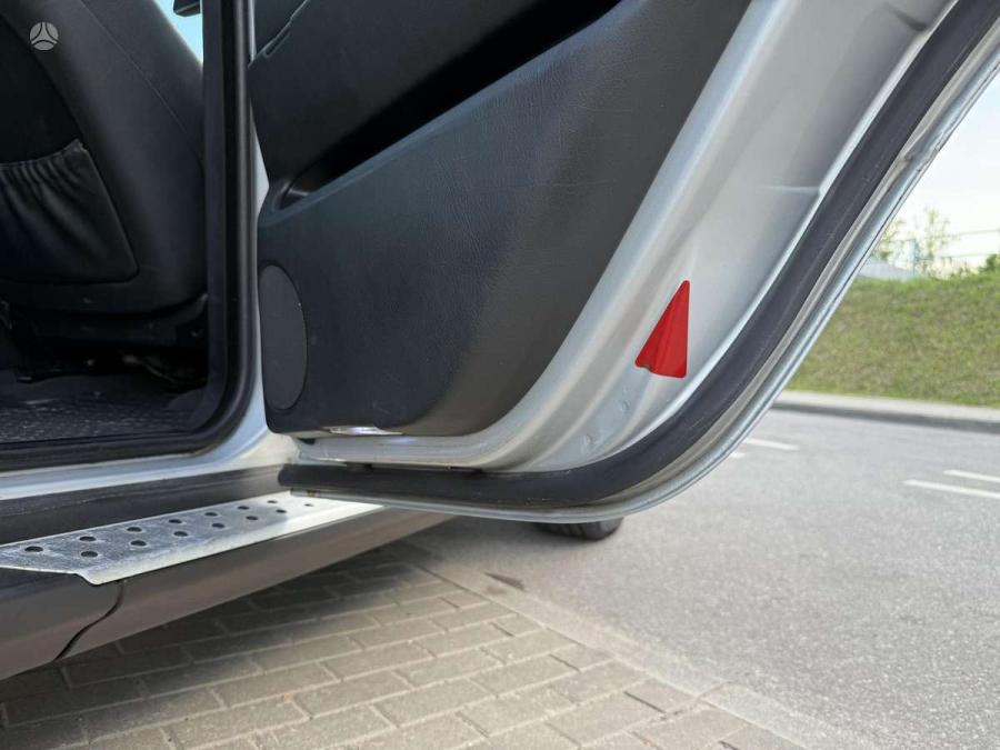 Grey BMW X5 2006 in Vilnius, with an engine capacity of 2.99 L and mileage of 2895 thousand km for 5500 €, photo 24 on AUTOMOTO.COM.LV