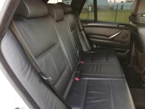 Grey BMW X5 2006 in Saldus, with an engine capacity of 3.00 L and mileage of 395 thousand km for 6600 €, photo 15 on AUTOMOTO.COM.LV
