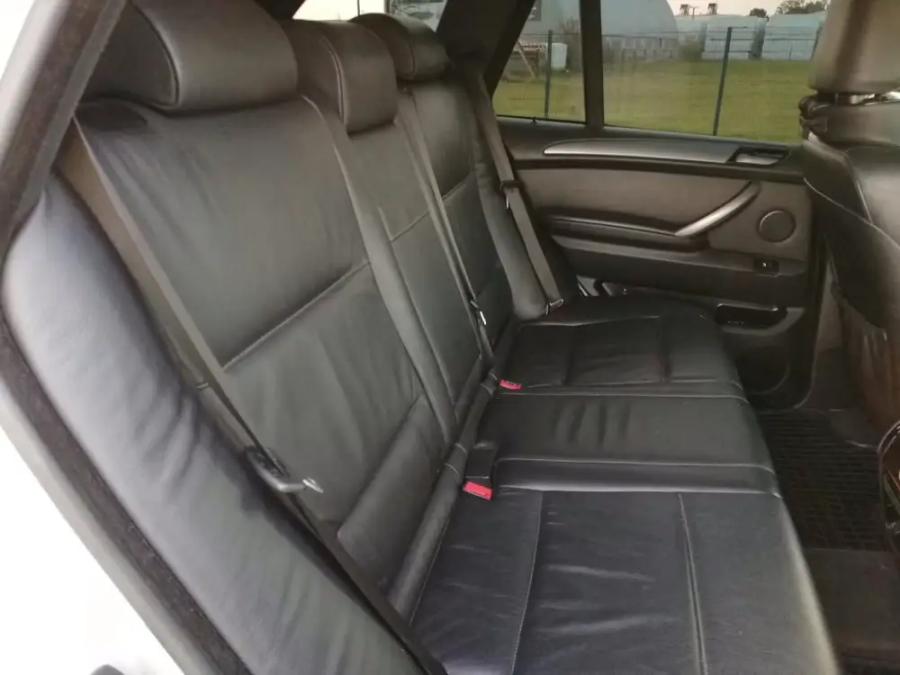 Grey BMW X5 2006 in Saldus, with an engine capacity of 3.00 L and mileage of 395 thousand km for 6600 €, photo 15 on AUTOMOTO.COM.LV