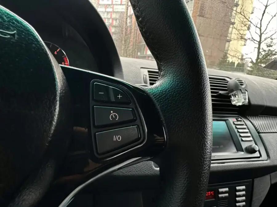Grey BMW X5 2006 in Riga, with an engine capacity of 3.00 L and mileage of 221 thousand km for 4490 €, photo 17 on AUTOMOTO.COM.LV