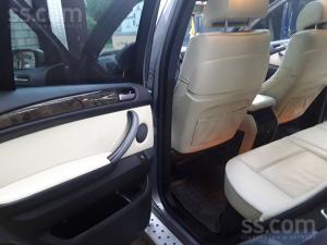 Grey BMW X5 2006 in Riga, with an engine capacity of 3.00 L and mileage of 290 thousand km for 6000 €, photo 13 on AUTOMOTO.COM.LV