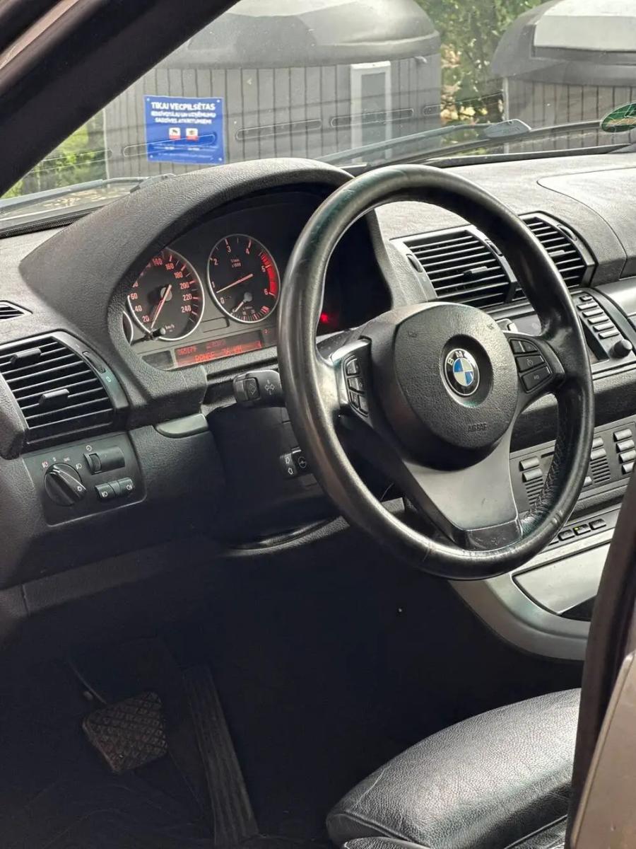 Grey BMW X5 2006 in Cesis, with an engine capacity of 3.00 L and mileage of 365 thousand km for 3990 €, photo 15 on AUTOMOTO.COM.LV