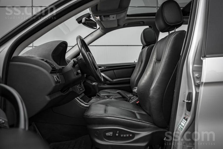 Grey BMW X5 2006 in Riga, with an engine capacity of 3.00 L and mileage of 232 thousand km for 5500 €, photo 9 on AUTOMOTO.COM.LV
