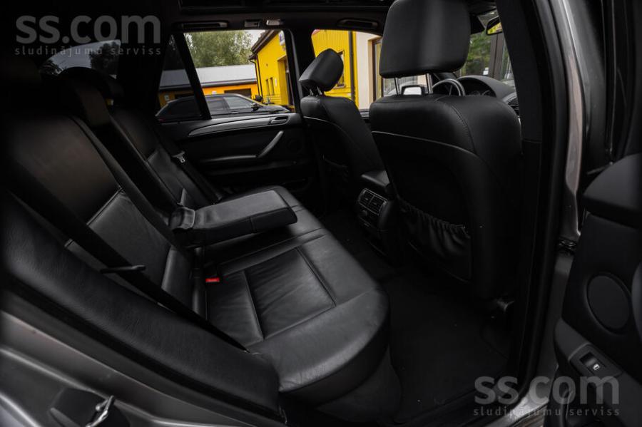 Pelēks BMW X5 2006 Jelgava, ar dzinēja tilpumu 3.00 L un nobraukumu 317 tūkst. km par 7350 €, foto 9 vietnē AUTOMOTO.COM.LV