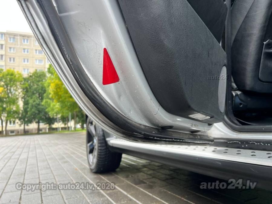 Grey BMW X5 2006 in Tallinn, with an engine capacity of 3.00 L and mileage of 270 thousand km for 6900 €, photo 12 on AUTOMOTO.COM.LV
