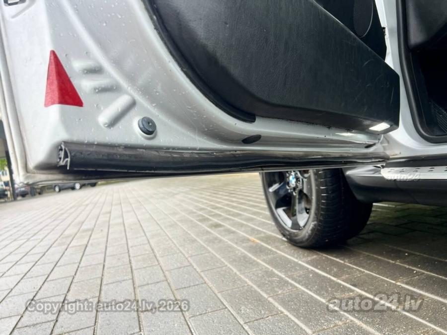 Grey BMW X5 2006 in Tallinn, with an engine capacity of 3.00 L and mileage of 270 thousand km for 6900 €, photo 13 on AUTOMOTO.COM.LV