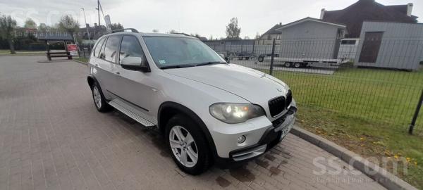Grey BMW X5 2007 in Jelgava, with an engine capacity of 3.00 L and mileage of 270 thousand km for 8100 €, photo 1 on AUTOMOTO.COM.LV