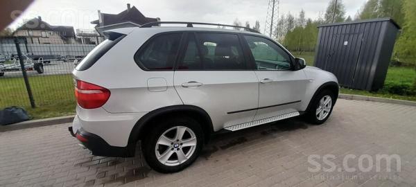 Grey BMW X5 2007 in Jelgava, with an engine capacity of 3.00 L and mileage of 270 thousand km for 8100 €, photo 4 on AUTOMOTO.COM.LV