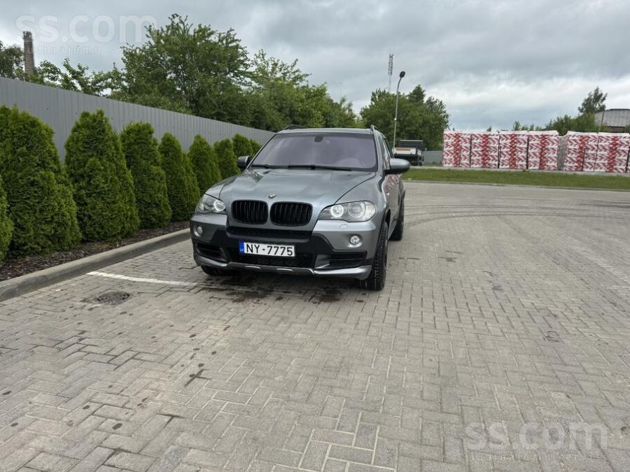 Grey BMW X5 2007 in Ludza, with an engine capacity of 3.00 L and mileage of 304 thousand km for 6750 €, photo 1 on AUTOMOTO.COM.LV